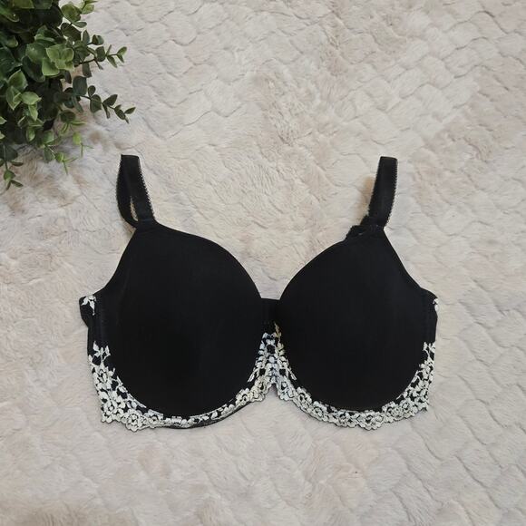 Wacoal | Intimates & Sleepwear | Wacoal Black And White Embrace Lace ...